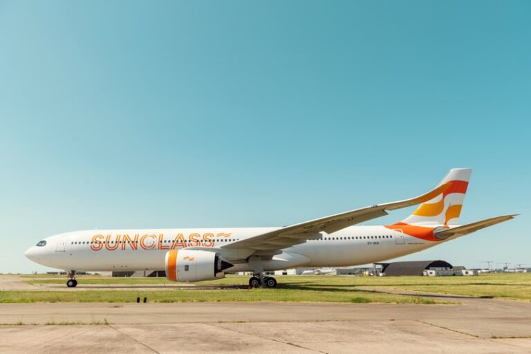Sunclass Airlines signs five-year deal with flydocs