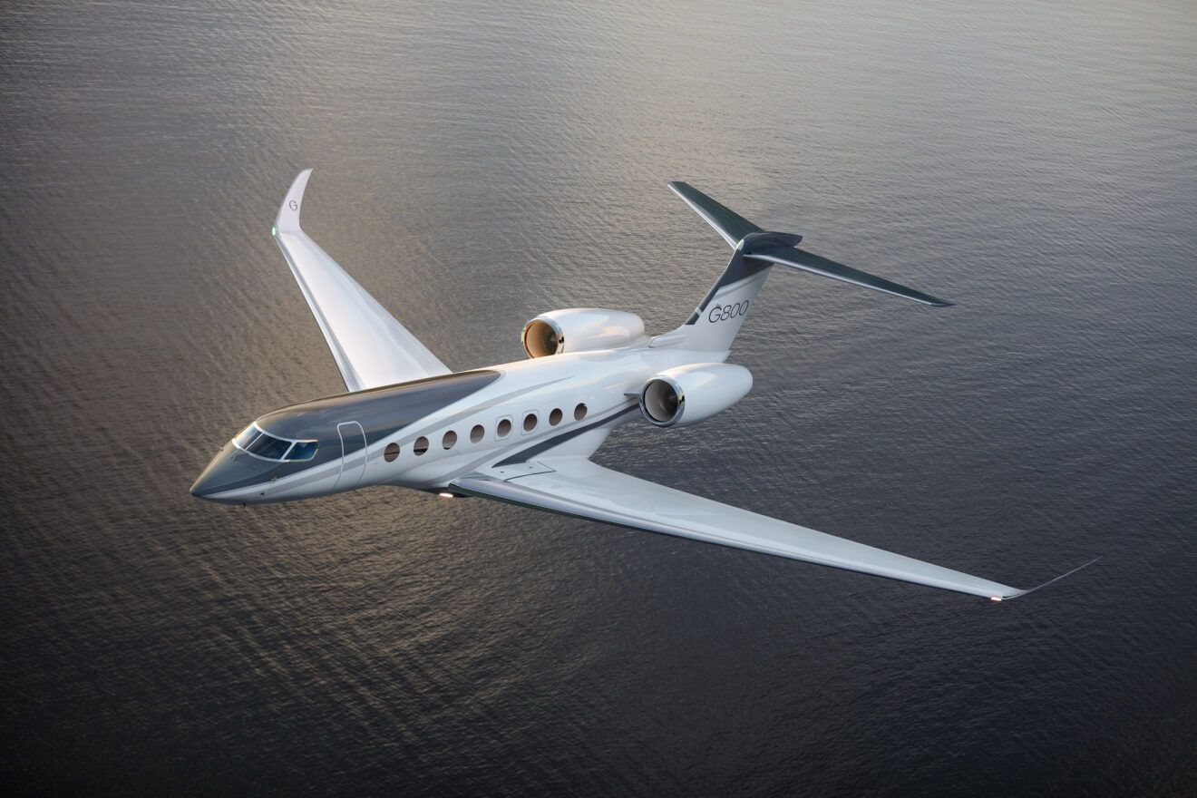Gulfstream delivers first G800 business jet