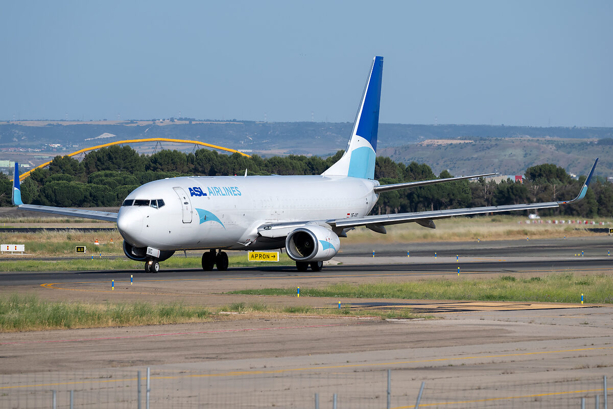 Titan sells two 737-800 Freighters to ST Engineering